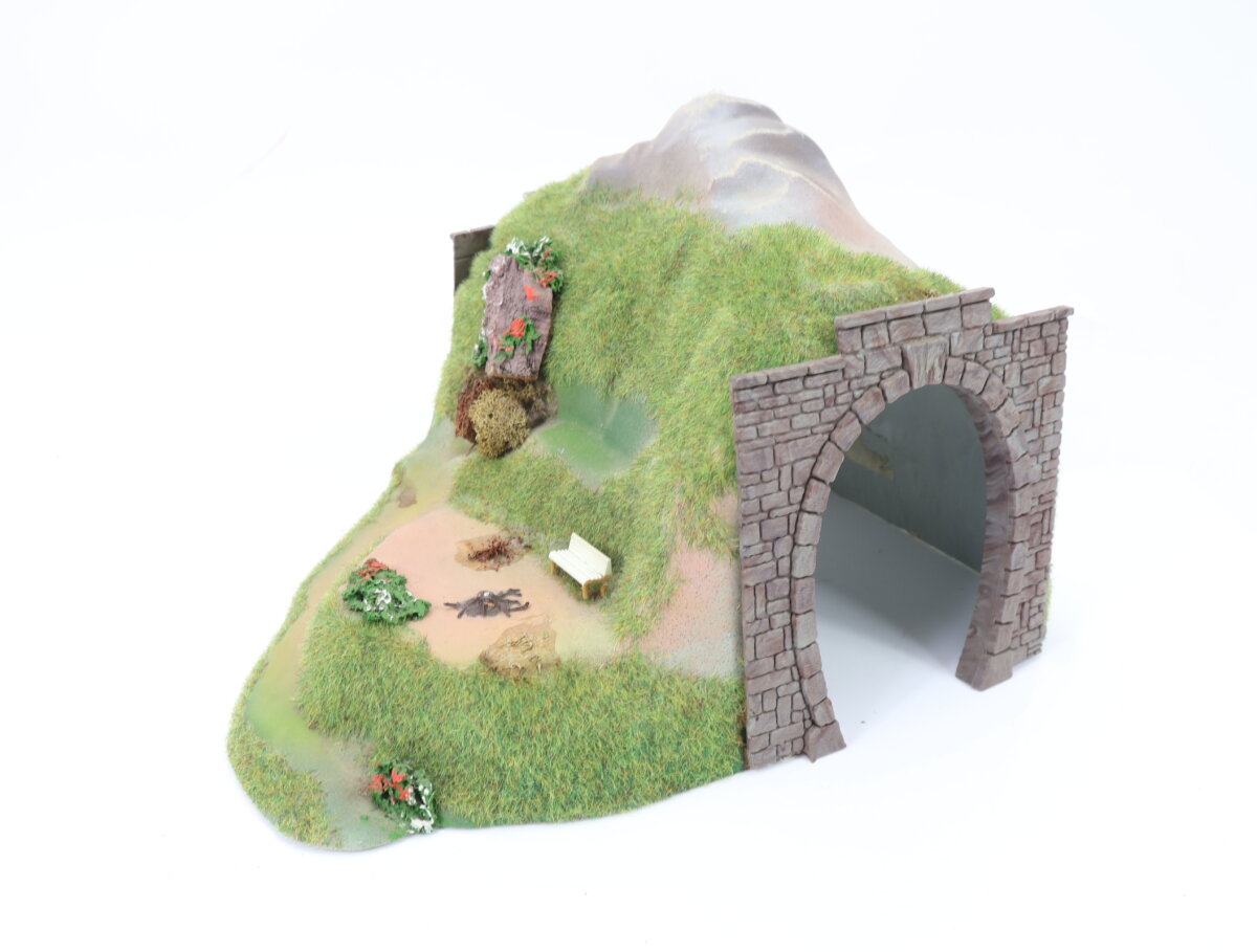 Busch H0 Bergtunnel mit kleinem Plateau gerade 1-gleisig 1:87, 9,99